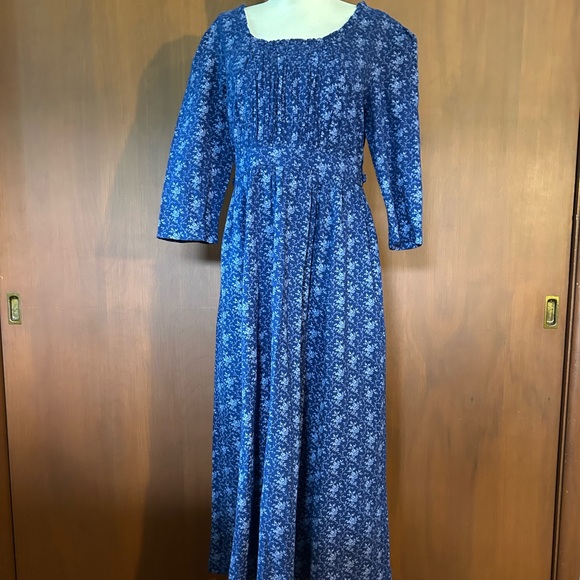 April Cornell | Dresses | April Cornell Blue And White Floral Long ...